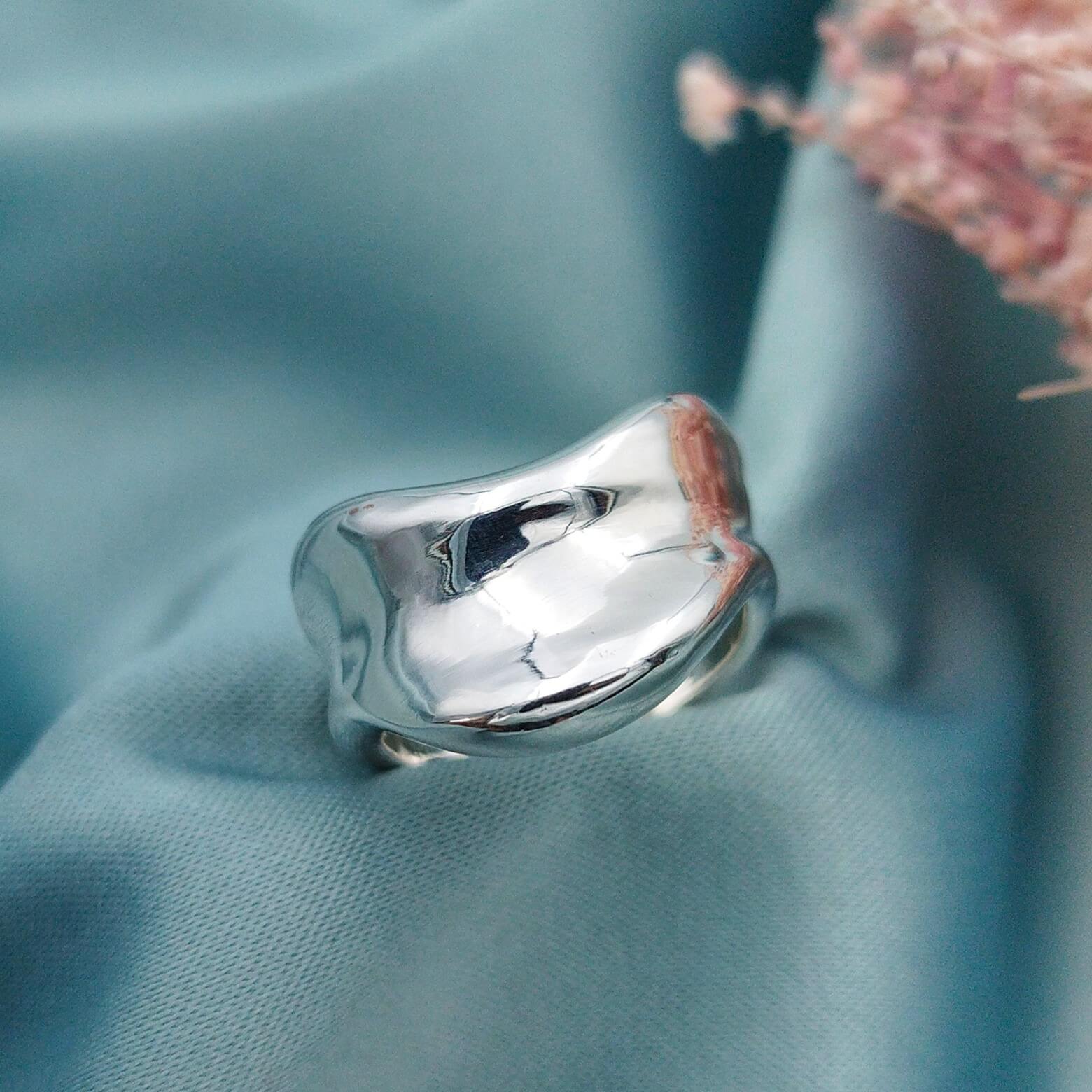 Anillo Chunky liso curvado – Pedra Joyas